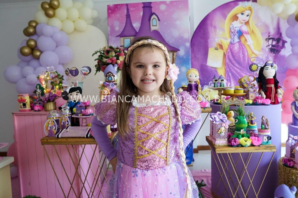 Com o tema Rapunzel, o aniversário da Louise foi um conto de fadas ...